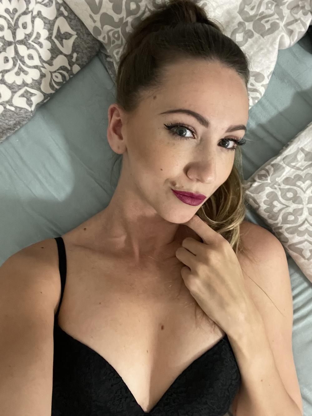 A Skinterview With Onlyfans Model Gold Hailey
